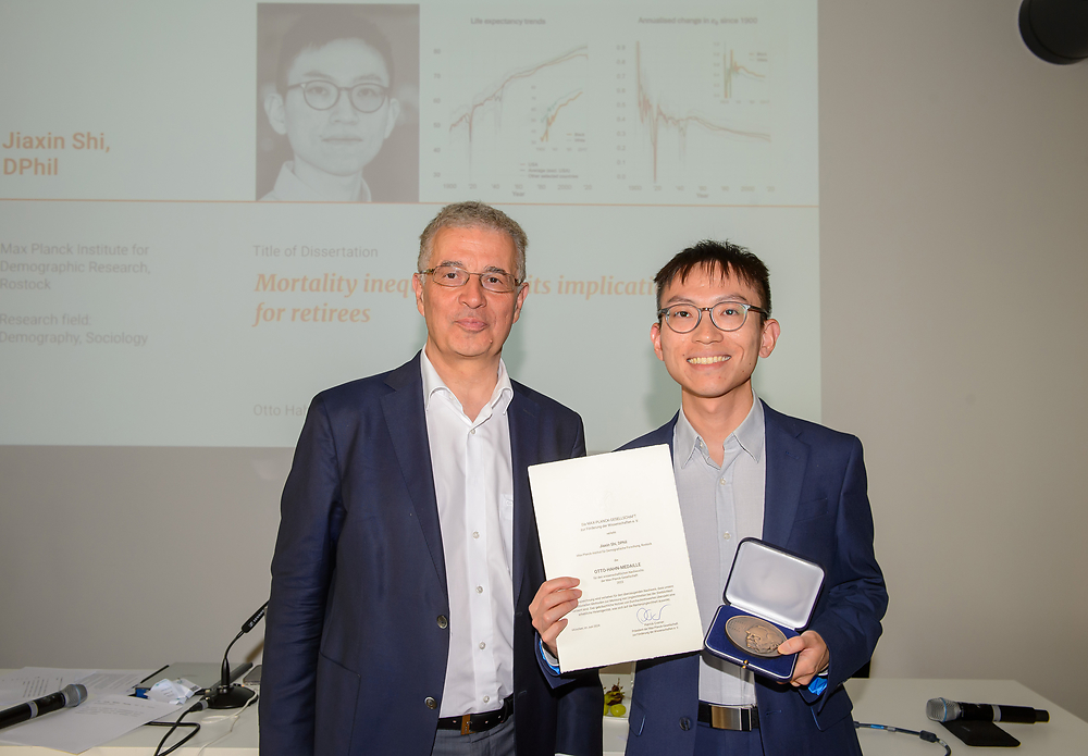 Alum Jiaxin Shi wins Otto Hahn Medal for DPhil thesis | Department of ...